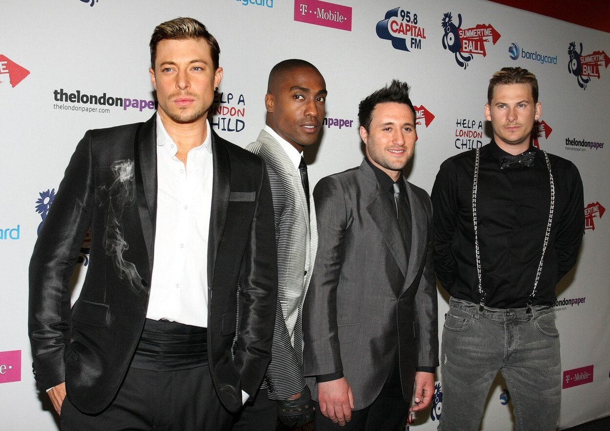 Najkrajší člen skupiny Blue po 15 rokoch. Poriadne sa "rozšíril" | TV ...