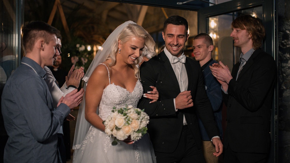 Totálne prekvapenie: Martin a Laura z Love Islandu v svadobnom | TV Markíza