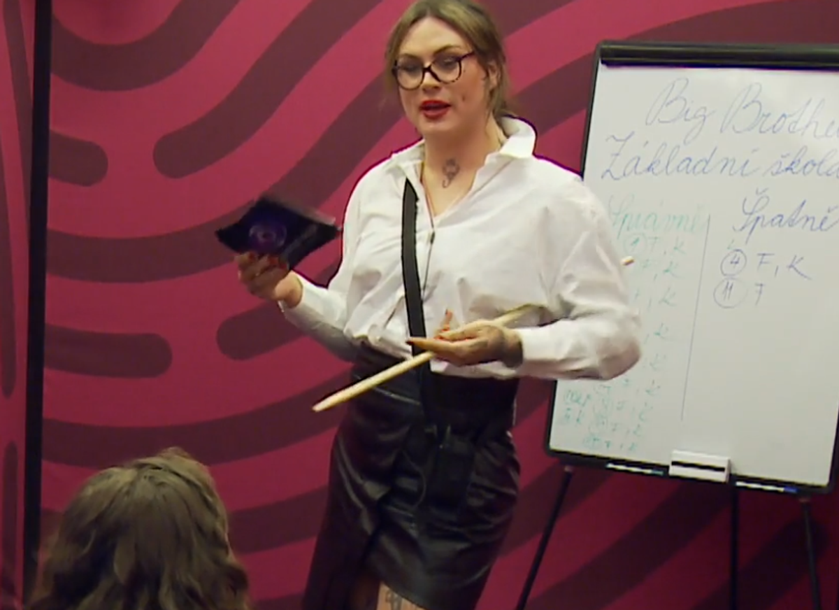 Zoe ako sexy učiteľka. Ako jej to pristane v minisukni? | TV Markíza