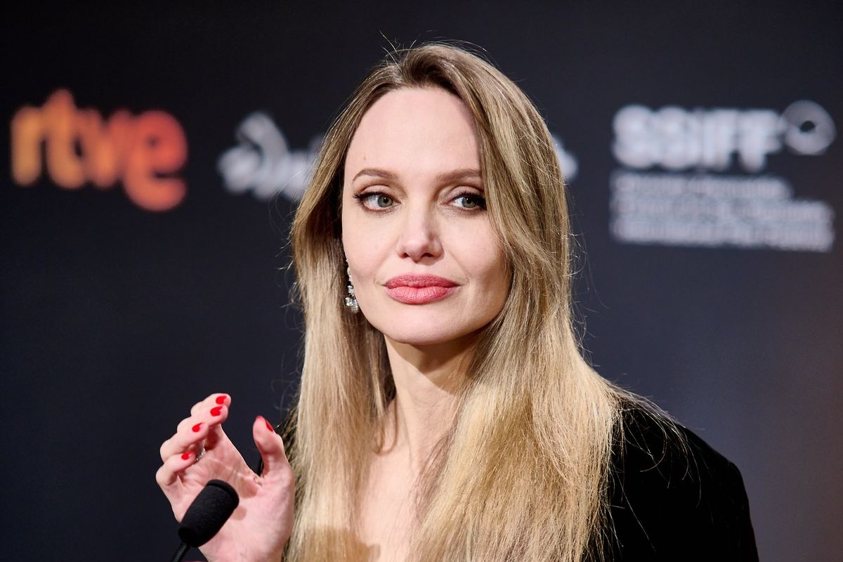Angelina Jolie po viac ako 10 rokoch vyšla s kožou na trh: Inšpiruje ...