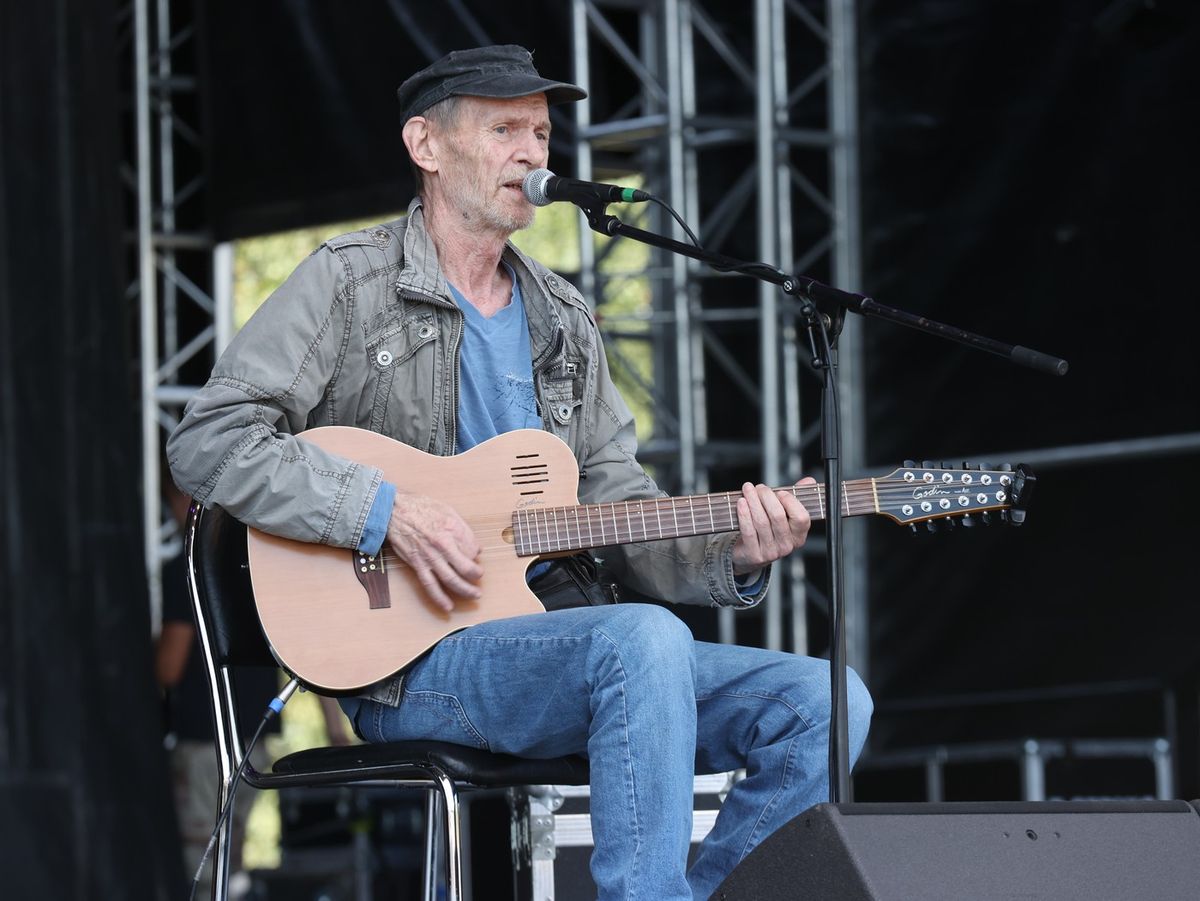 Obavy o zdravie obľúbeného českého speváka: Komplikácie priamo na javisku | TV Markíza