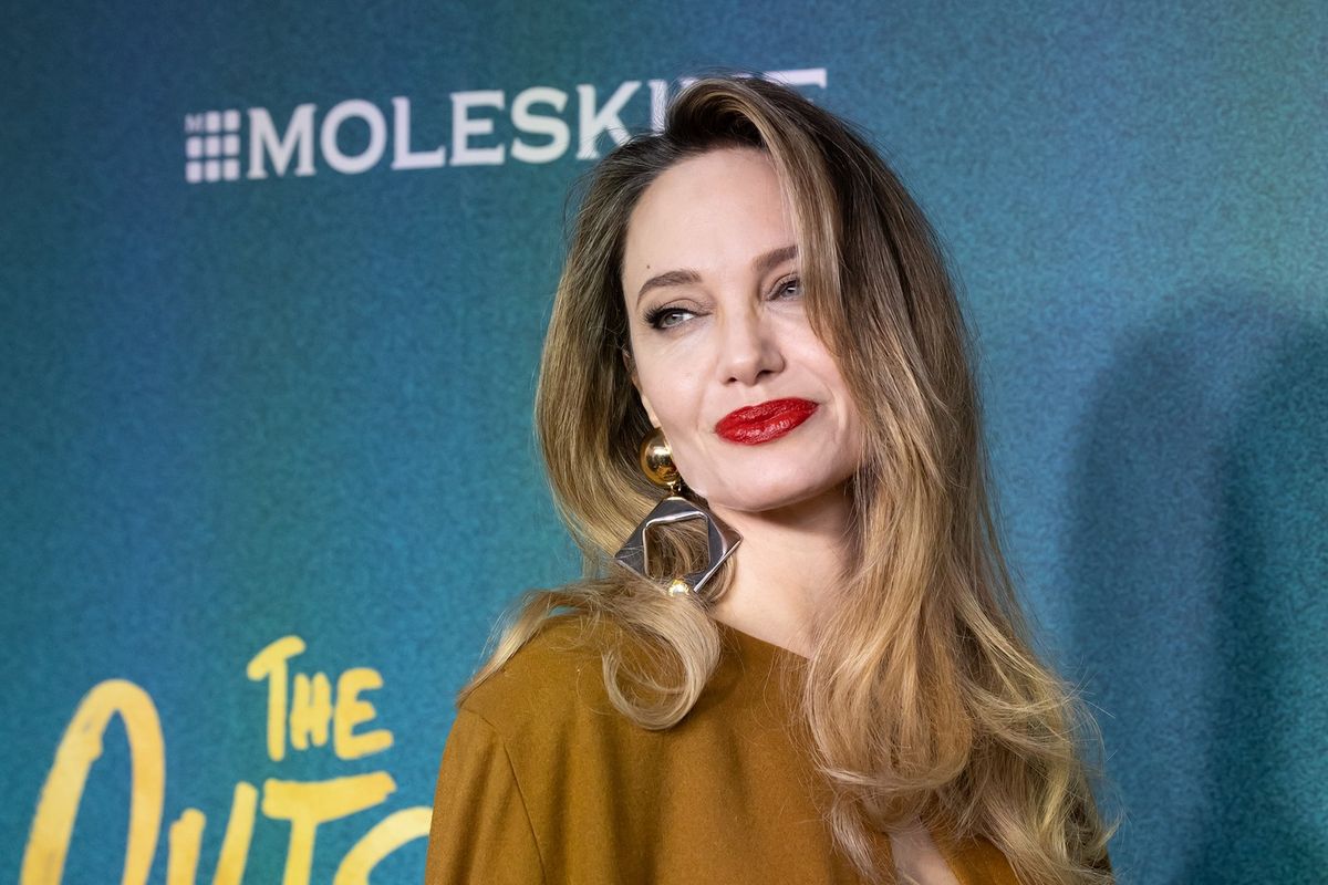 Angelina Jolie zažiarila na premiére: A to po jej boku je jej dcéra ...