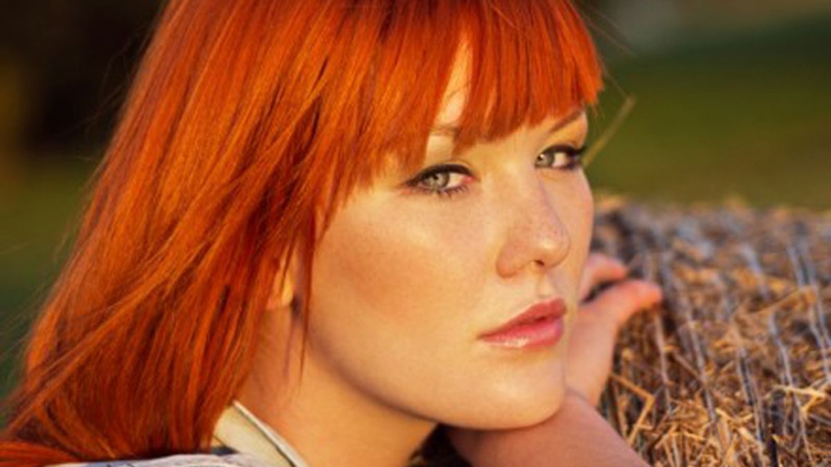 Krásna Debbie Kahl odštartovala kariéru vďaka SuperStar! Pozrite sa ...