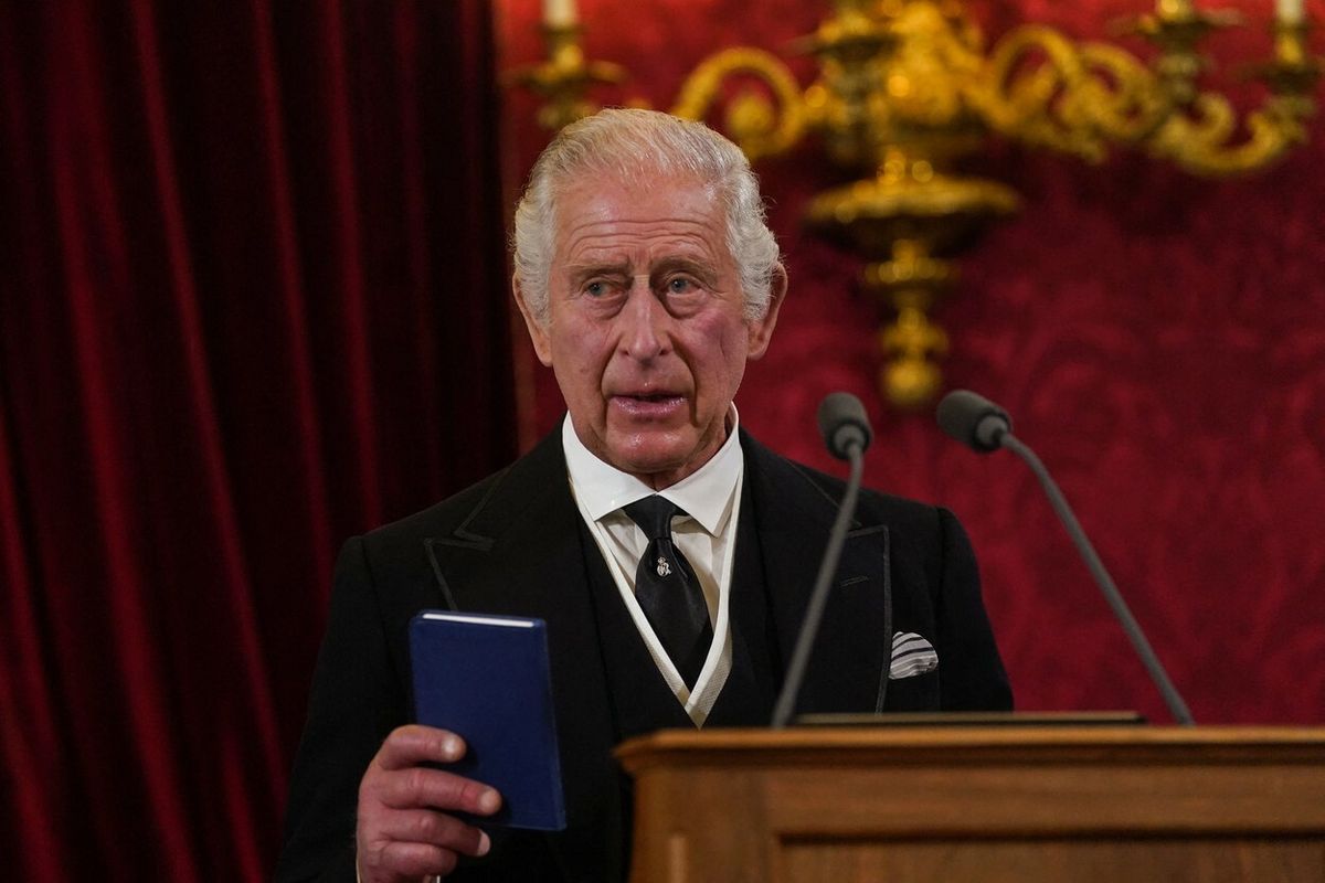 Kráľ Karol III: Toto robil prvýkrát po smrti svojej mamy kráľovnej ...
