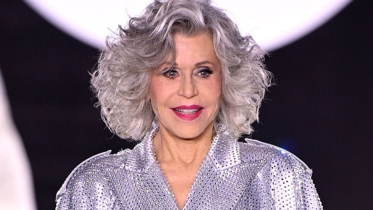 Jane Fonda nestarne: Vo veku 86 rokov zatienila modelky na móle | TV ...