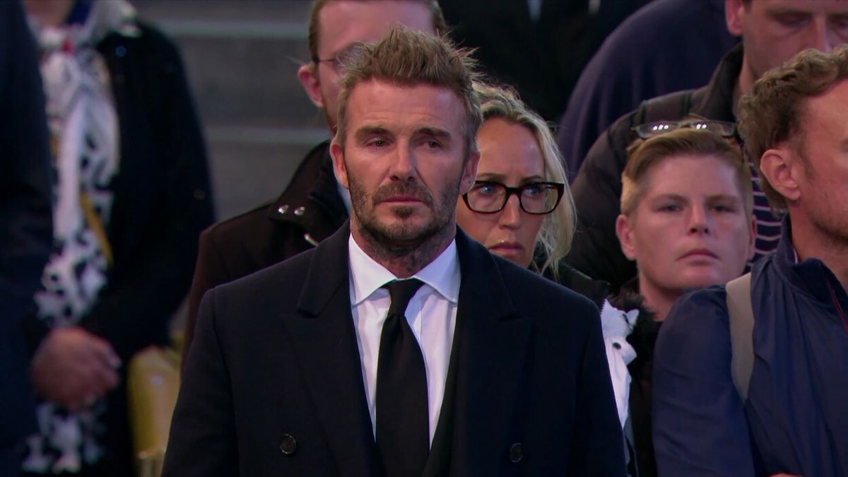 Naživo z Londýna: David Beckham stál 12 hodín v rade ku kráľovnej spolu ...