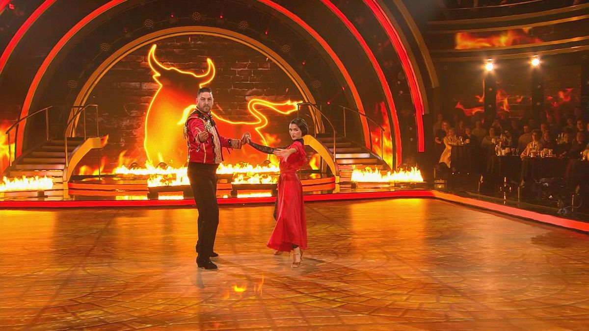4. kolo - Martin Novák a Julie Rezková – paso doble: España Cañí | TV ...